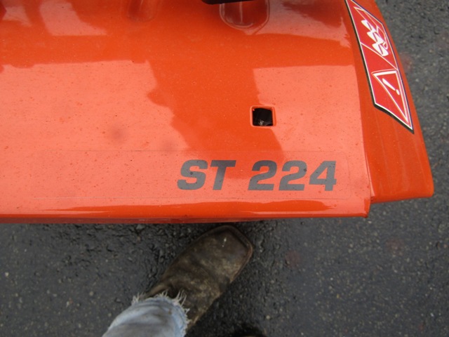 Husqvarna ST 224 24 Inch Snow Blower | neatvsales.com | neatvsales.com