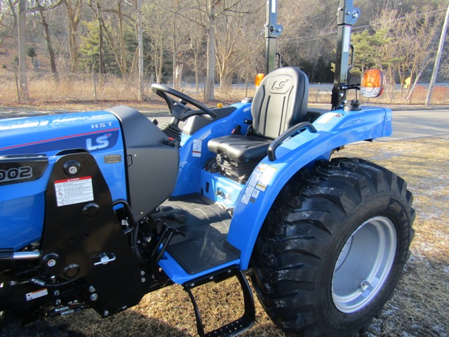 LS MT226HE 4WD Tractor with Loader | neatvsales.com | neatvsales.com